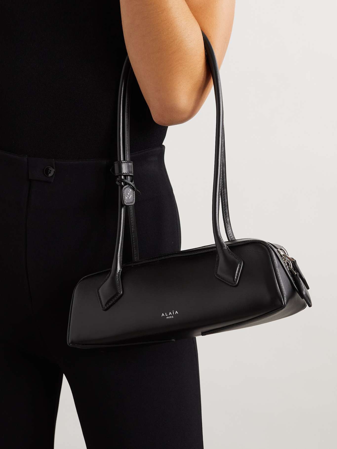 ALAÏA Le Teckel small leather shoulder bag | NET-A-PORTER