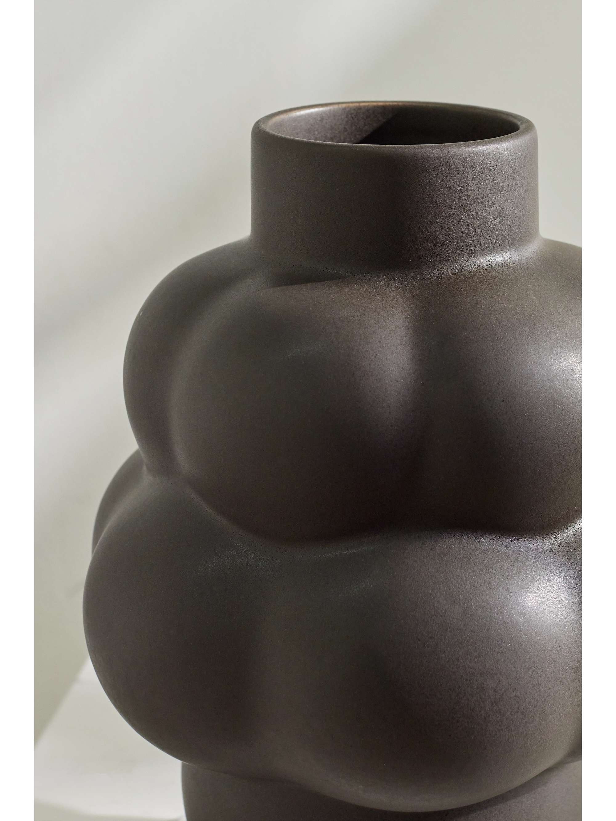 LOUISE ROE 04 Balloon ceramic vase | NET-A-PORTER