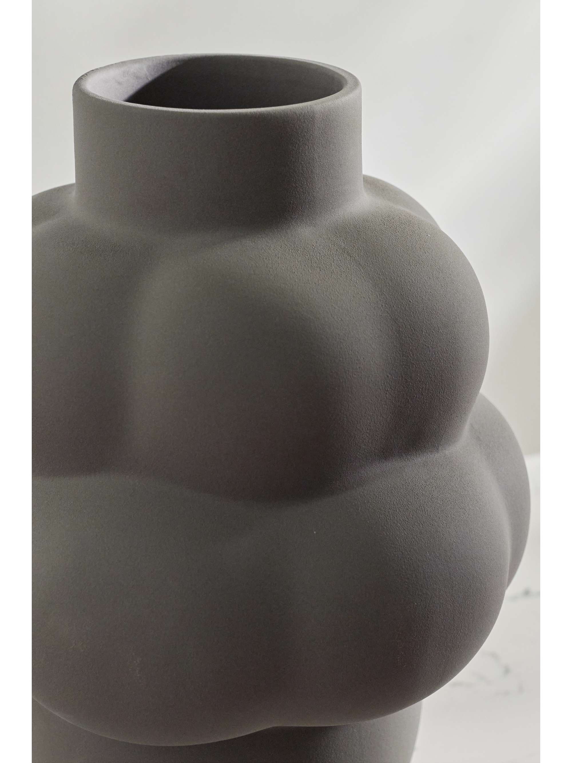 LOUISE ROE 04 Balloon ceramic vase | NET-A-PORTER