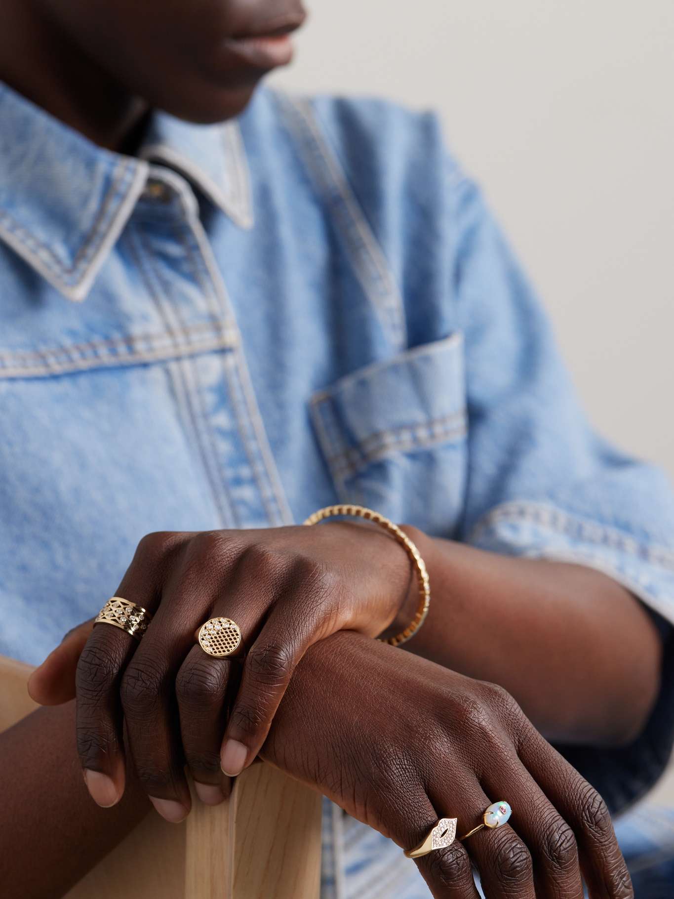 SYDNEY EVAN Oval Fishnet 14-karat diamond signet ring | NET-A-PORTER