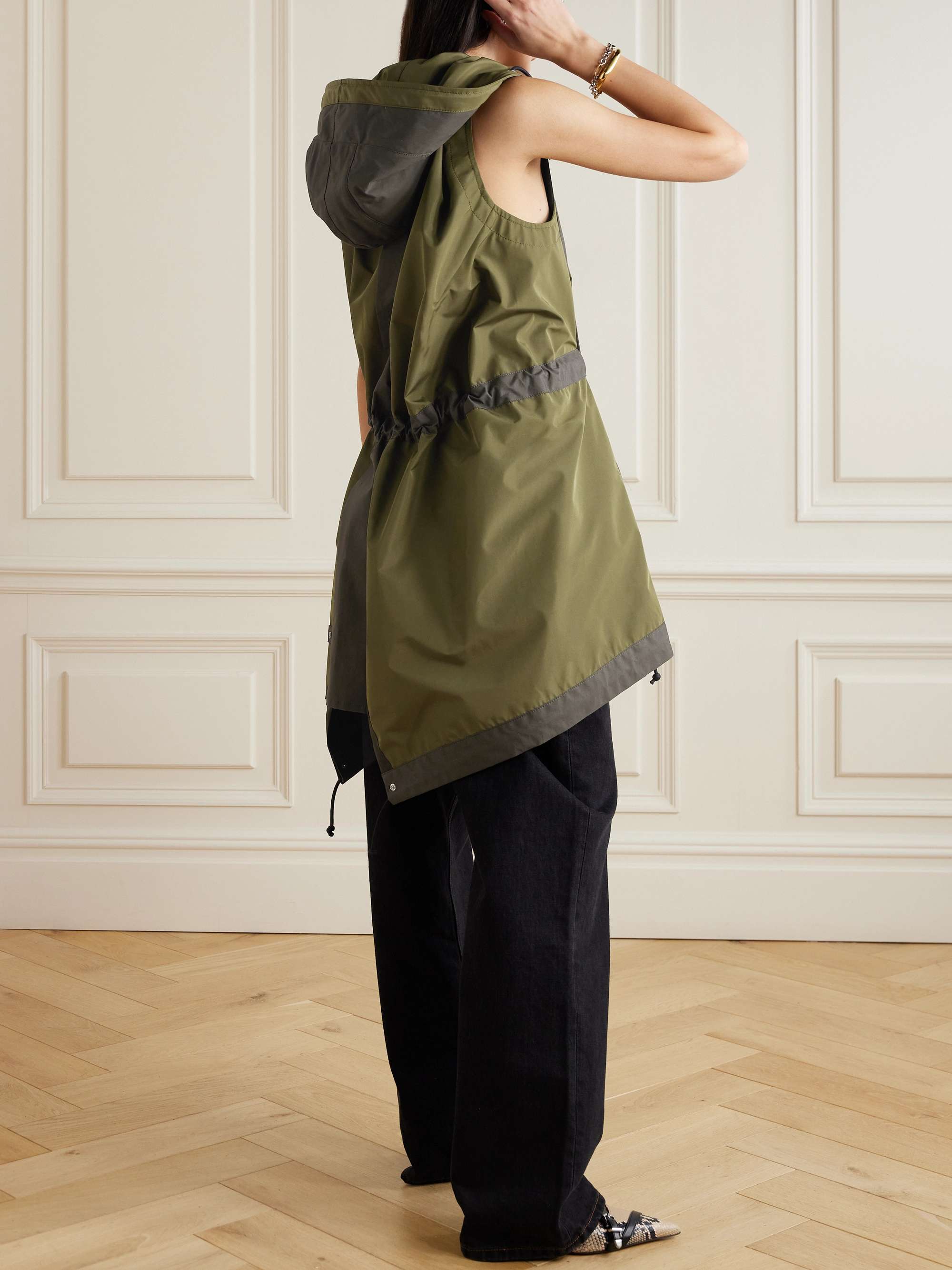 SACAI Sleeveless two-tone taffeta hooded jacket | NET-A-PORTER