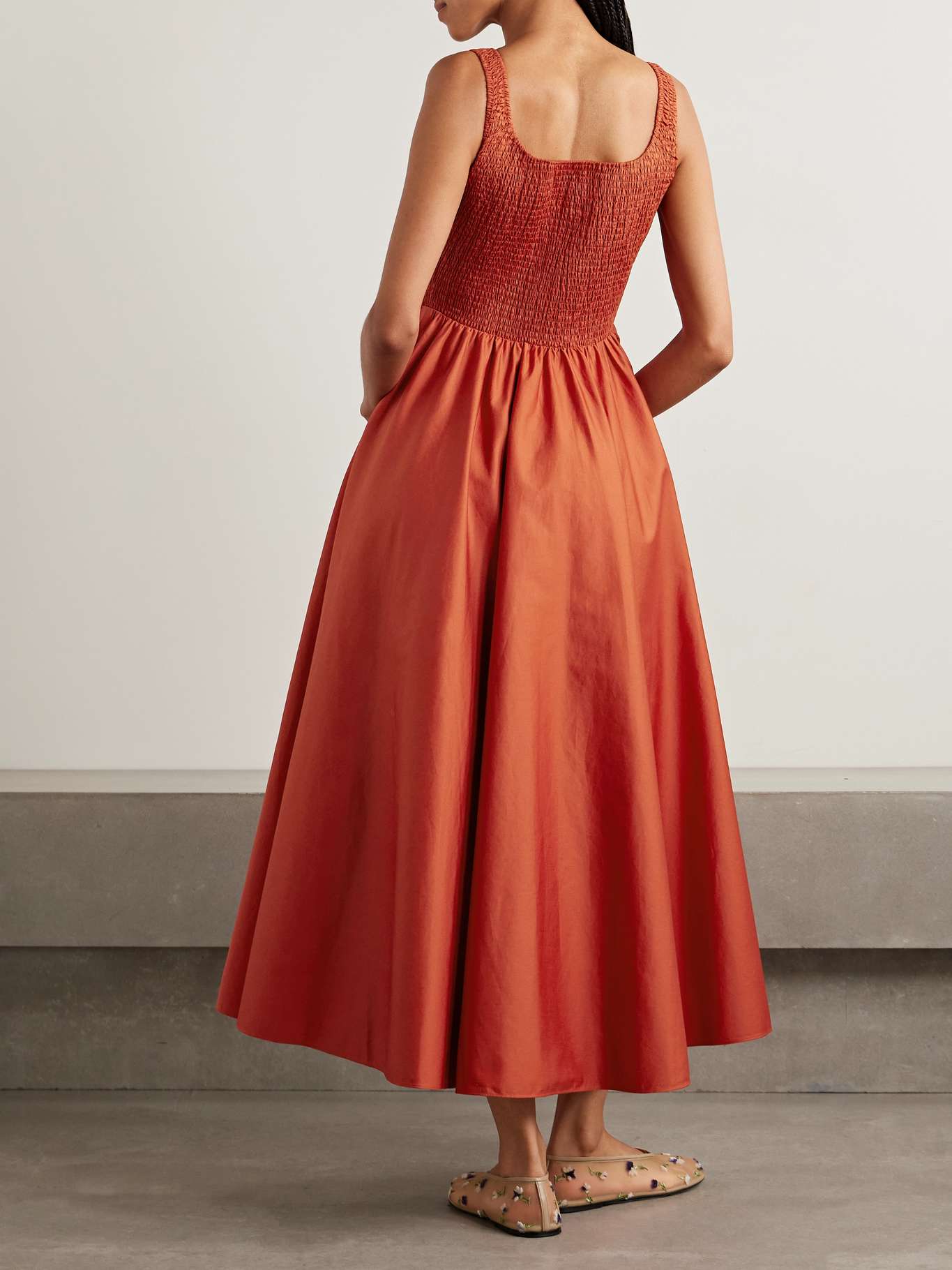 LA LIGNE Cruz shirred cotton-sateen midi dress | NET-A-PORTER