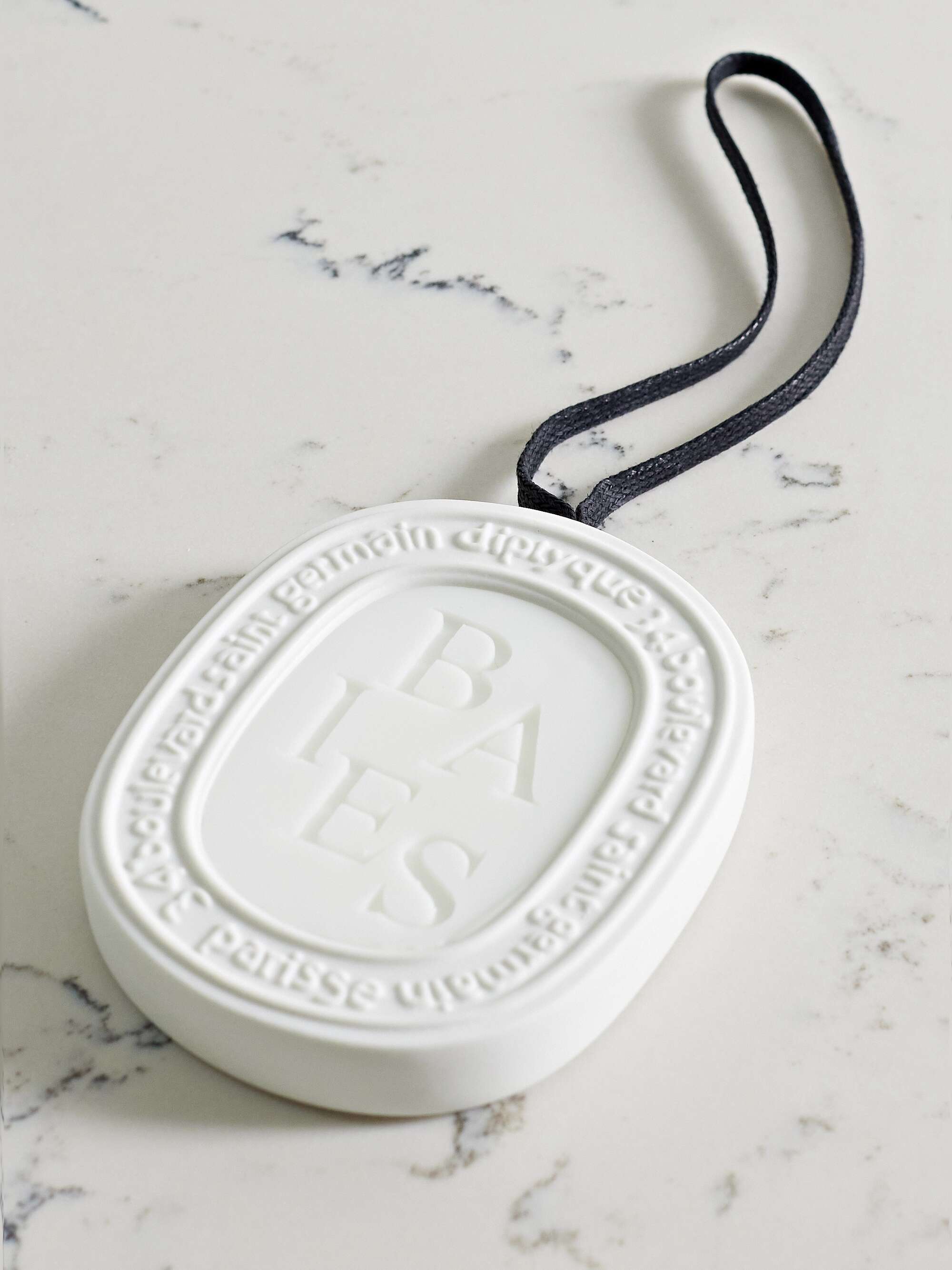 DIPTYQUE Scented Oval - Baies, 35g | NET-A-PORTER