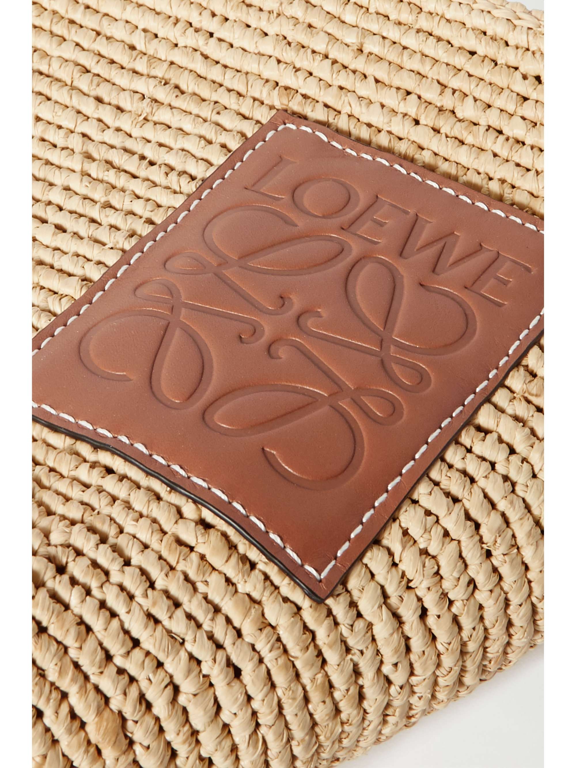 Sac porté épaule en raphia tressé à finitions en cuir Pochette x Paula ...