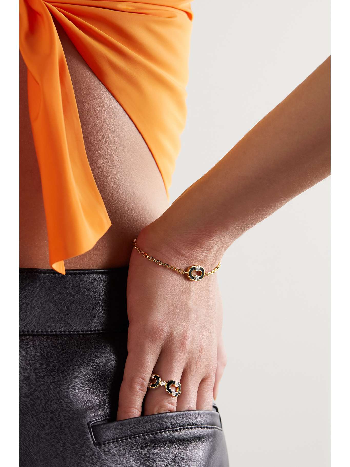 VILTIER Magnetic Enchainee 18-karat gold, diamond and onyx ring | NET-A-PORTER