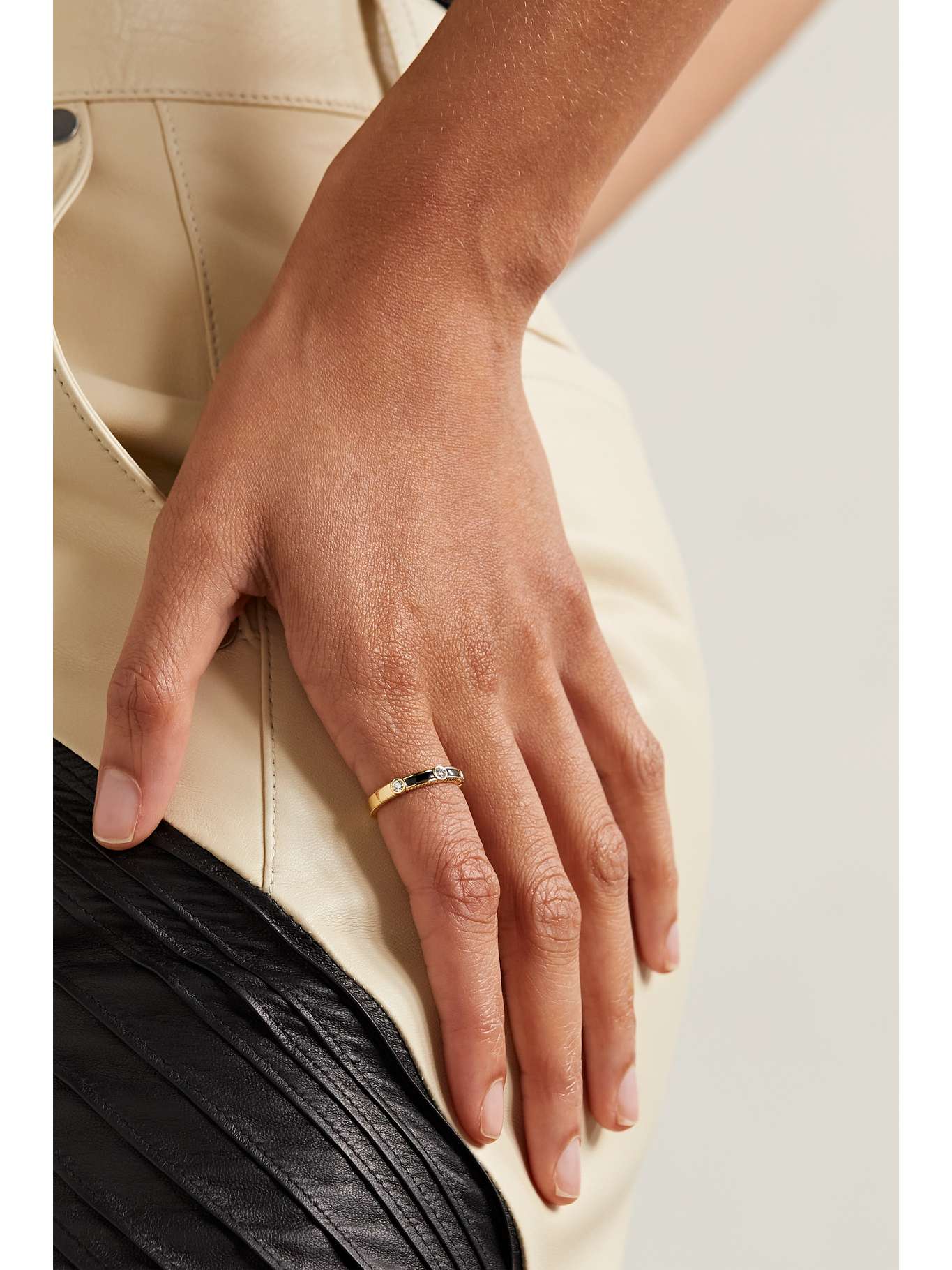 VILTIER Rayon 18-karat gold, onyx and diamond ring | NET-A-PORTER