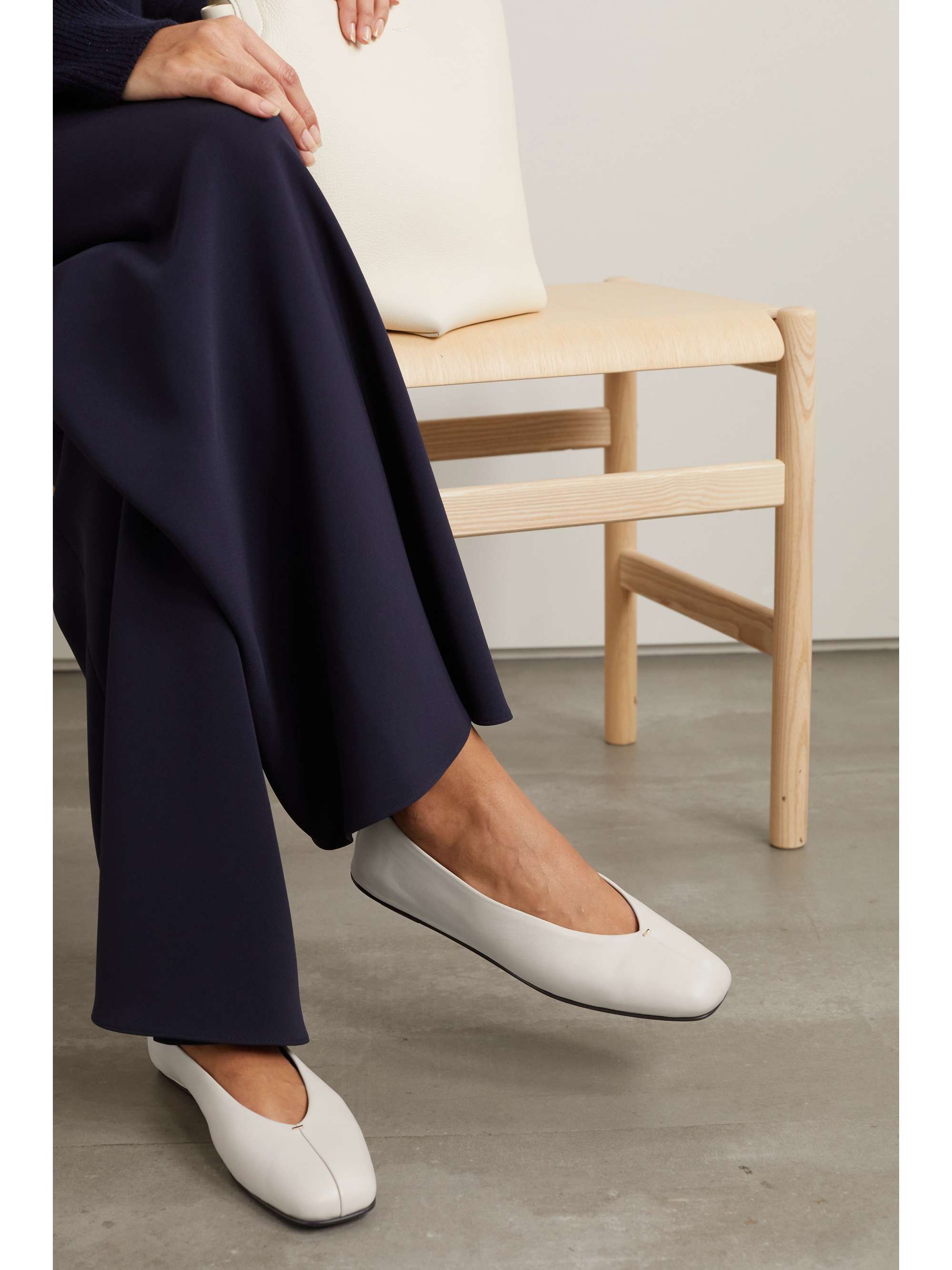 THE ROW Eva 레더 발렛 플랫 - 페칭