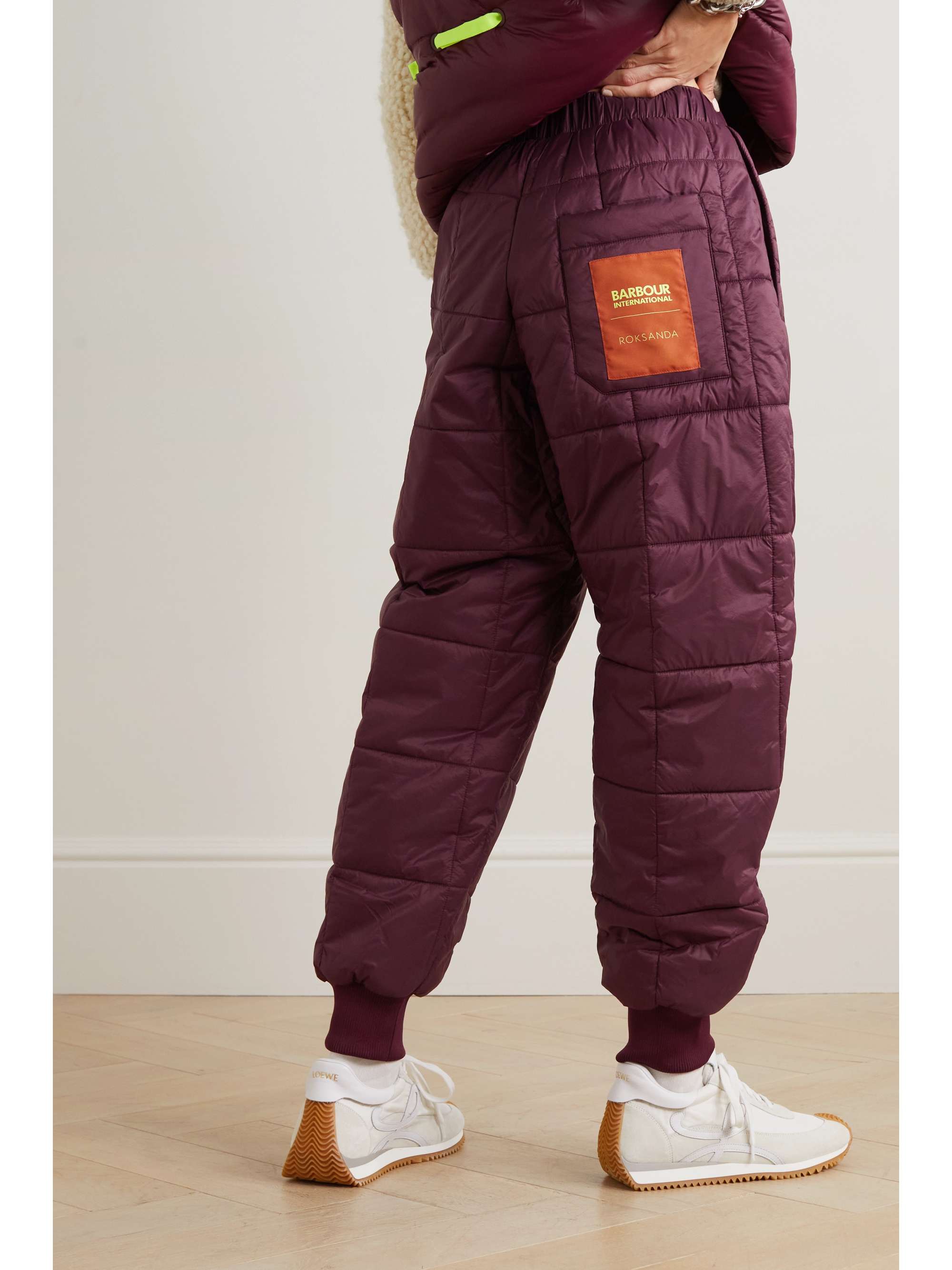 BARBOUR + Roksanda Arna 퀼티드 패딩 쉘 테이퍼드 트랙 바지 - 페칭