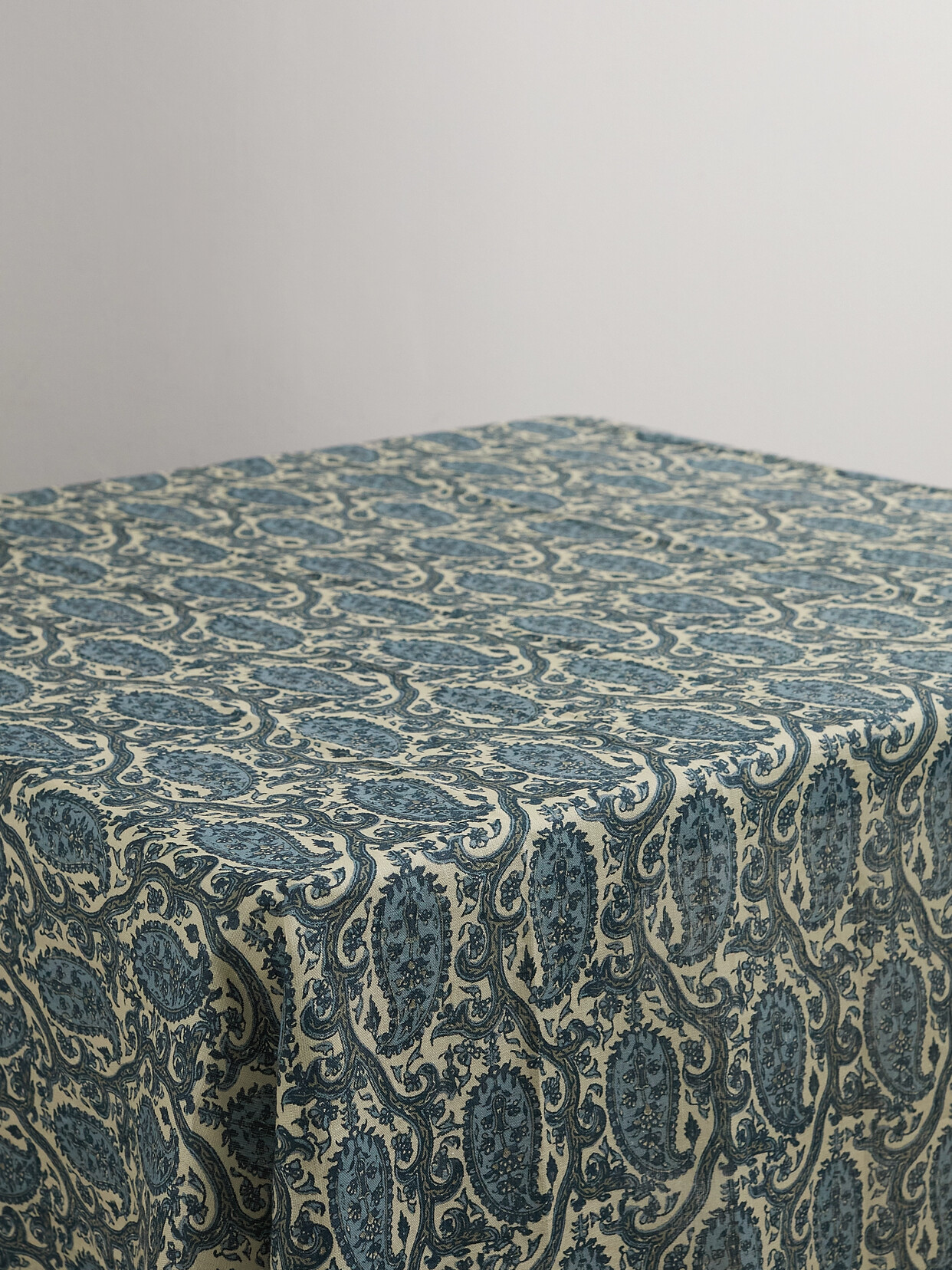 Cabana Daria Paisley-print Linen Tablecloth In Blue | ModeSens